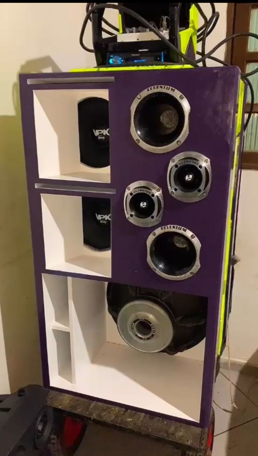 Rifa Premiada Concorra a uma Caixa de Som Modelo Bob Ou 3,500 no Pix por Apenas 1 Real